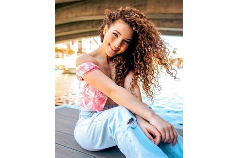 Young And Beautiful Beautiful People Sofie Dossi Lovely Smile