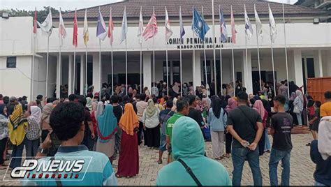 KPU Kabupaten Bekasi Libatkan Ribuan Warga Mulai Sortir Dan Lipat Surat