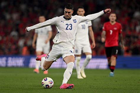 Vlahovic Tra Luci E Ombre Con La Serbia La Sua Partita Contro Lalbania Il Bianconero