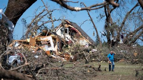 Coronavírus Atrapalha Ações Pós Tornados Que Mataram 34 Pessoas Nos Eua