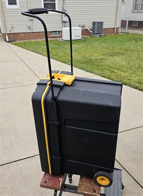 Blazing Auctions Zag Brand Portable Rolling Toolbox