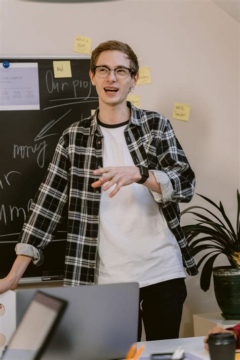 10 Best Outfits Engineers Wear In The Office Panaprium