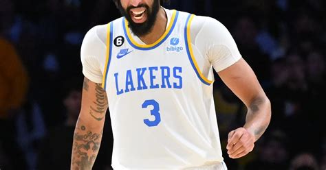 Darvin Ham Praises Anthony Davis For Playing Through His Back Injury