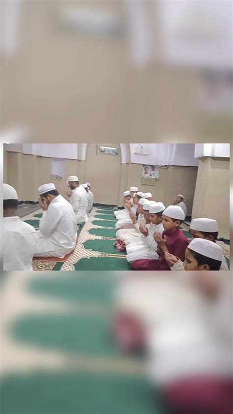 Madarsa Darul Uloom Nomaniya Ke Talaba Dua Karte Hue Shorts