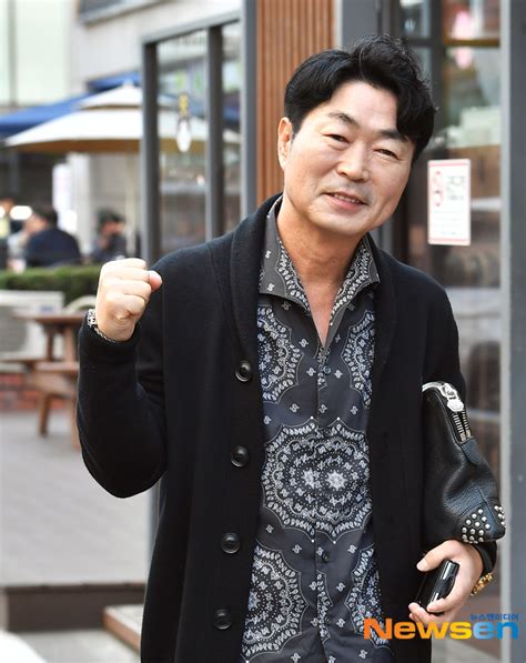 김성기 매력이 가득가득~ 포토엔hd 손에 잡히는 뉴스 눈에 보이는 뉴스 뉴스엔