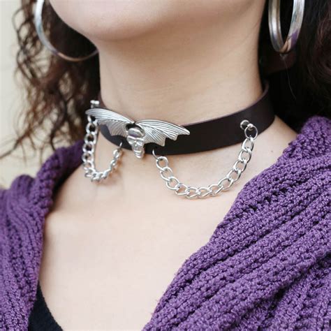Punk Cadena con borla de calavera de murciélago Collar de cuero Roca