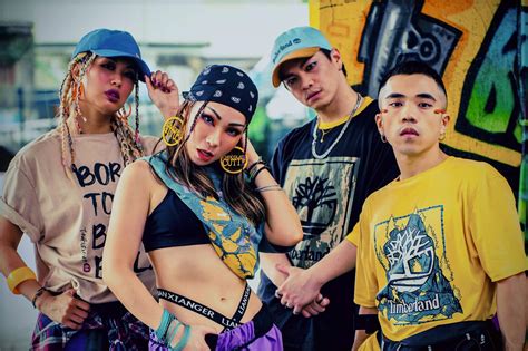 陳摩斯 🚨武漢來襲🚨 請好好保護自己 外在防護👉戴口罩、勤洗手、消毒 內在防護👉補充益生菌增強免疫力 ⚠️中國已將益生菌納入 防治新冠肺炎