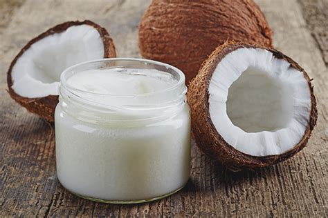 Как да използвате кокосово масло за лице