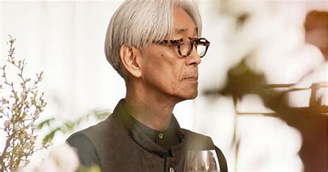 がん闘病中の坂本龍一、久しぶりの顔出しショット 最新コラボ報告に「いつまでもお元気でいて」（22 ページ） ねとらぼ