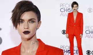 Peoples Choice Awards Ruby Rose Wears Orange Tuxedo Daily Mail Online