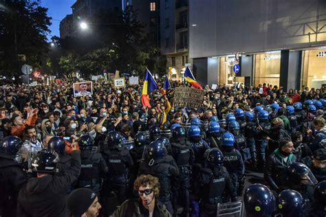 Corteo No Green Pass A Milano La Polizia Carica I Manifestanti Cosa è