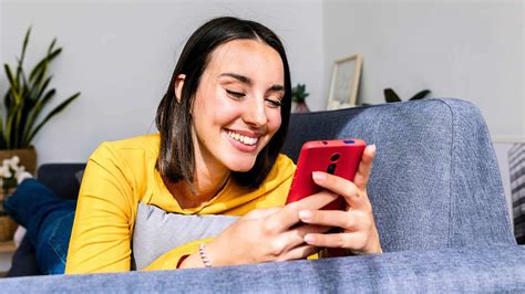 People Who Prefer To Text Instead Of Talking On The Phone Usually Have These 11 Reasons