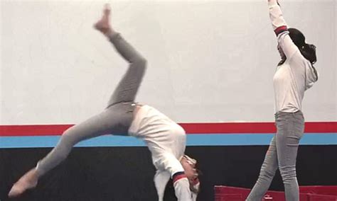 Joanna Gaines Shows Off Her Gymnastics Skills On Instagram Daily Mail