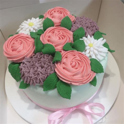 Sarahs Cake Shop In Looe Cornwall Make Delicious Handmade Cakes