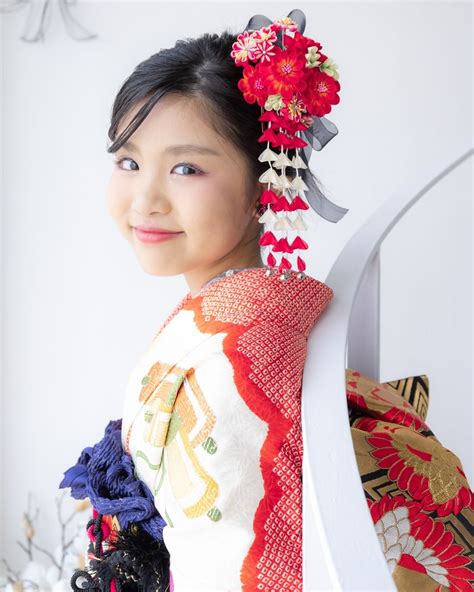 Joy13祝い Joy20141214 卒花さんご家族🫶🏻 入荷したてのアンティーク着物 ママ似の美人さん ️ おめでとうございます㊗️