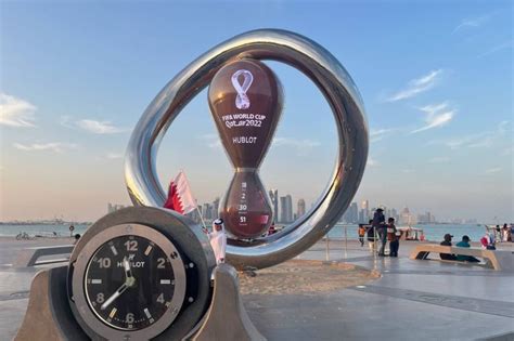 فیفا فهرست موارد ممنوعه ورود به ورزشگاه‌های جام جهانی را اعلام کرد فوتبالی