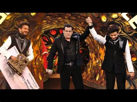 Bigg Boss Winner Munawar Faruqui Lifts Bigg Boss Trophy Diaries PK