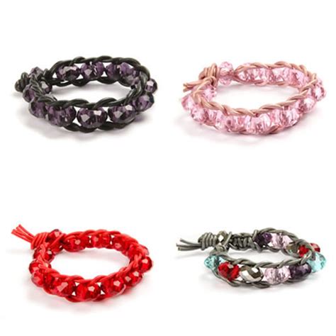 Pulsera con hilo de cuero y cuentas de color Guía De Manualidades