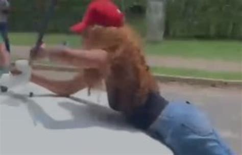 Vídeo Carro Fura Bloqueio E Arrasta Jovem No Campus Da Ufv Em Viçosa