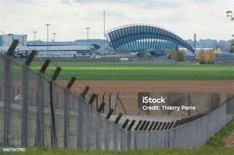리옹 세인트 Exupery 공항 Tgv의 입구 역프랑스 0명에 대한 스톡 사진 및 기타 이미지 0명 건물 외관 건축
