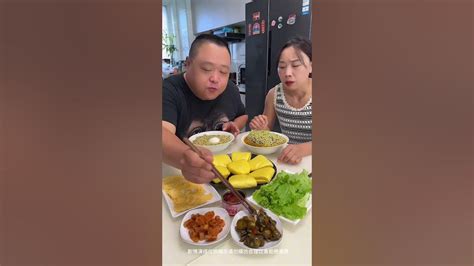 蠢老公真笨大肉在他碗裡都不吃，非要跟我換，結果全被我吃了他什麼也沒吃到 Youtube
