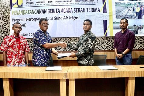 Penandatanganan Berita Acara Serah Terima Program Percepatan Tata Guna Air Irigasi P TGAI