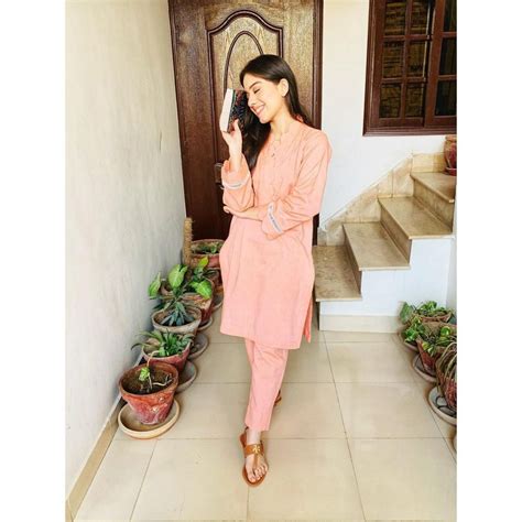 Latest Clicks Of Beautiful Actress Arisha Razi Khan Reviewit Pk