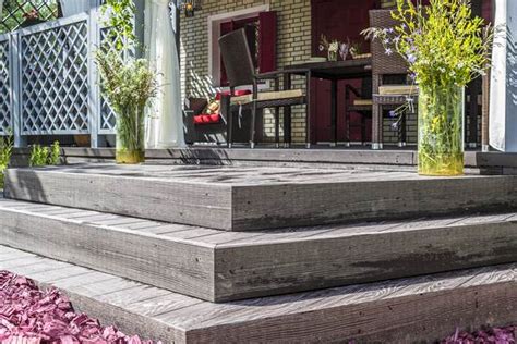 Крыльцо из ДПК. Из чего построить крыльцо и ступени - SAVEWOOD