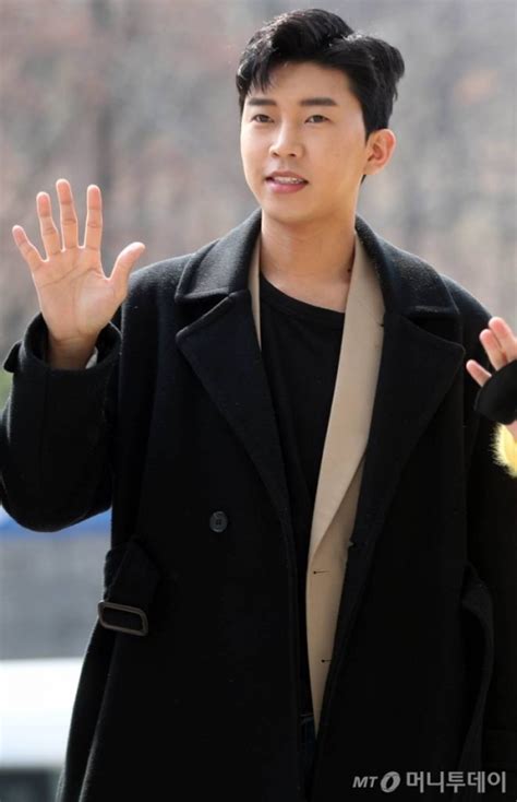 미스터트롯의 맛 임영웅 신곡 받아들고 감격이제 나만 믿어요 머니투데이