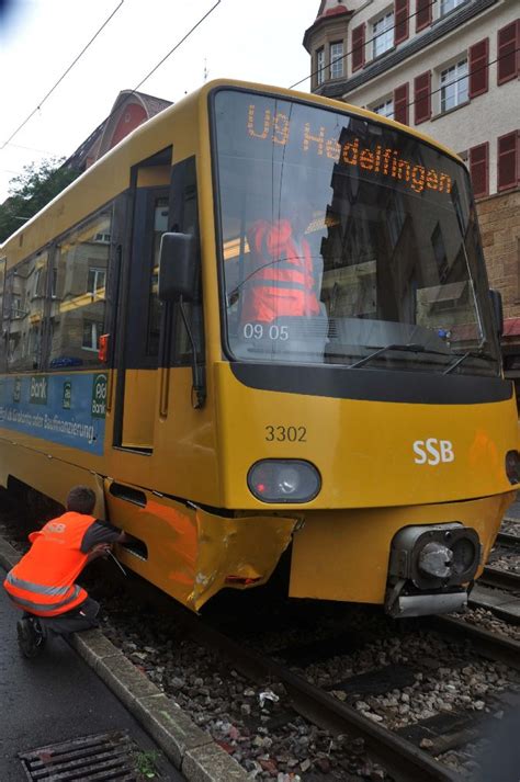 Fotostrecke Unfall In Stuttgart West Mercedes Ger T Unter Stadtbahn Stuttgart