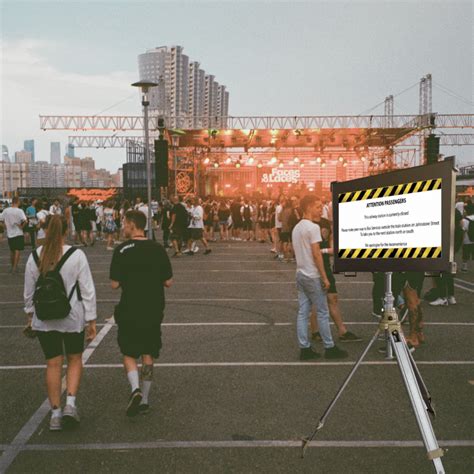 Portable Outdoor LCD Display Portable LCD Display Metrospec