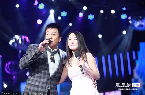 杨钰莹被问“姐弟恋”翻脸 甜歌皇后复出话题多 高清 音乐频道凤凰网