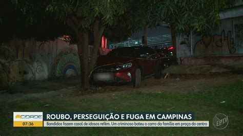 Casal De Idosos é Feito Refém Durante Assalto E Criminoso Bate Carro Em