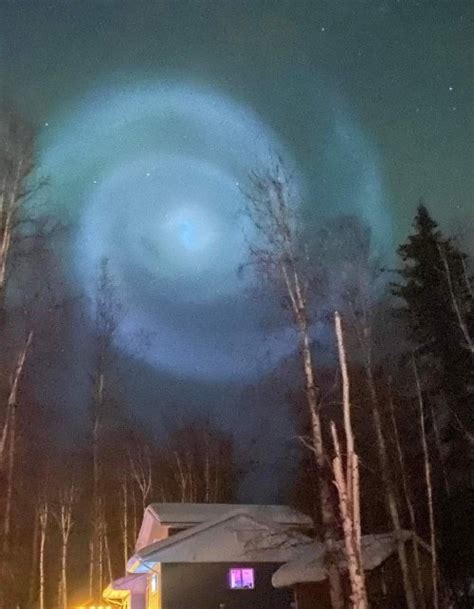 另一个宇宙的入口？阿拉斯加上空出现神秘螺旋光：专家解答来了 游民星空