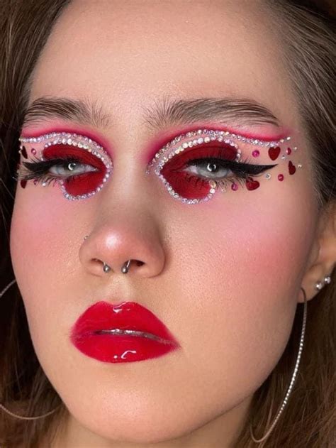 Heart Shaped Inner Corner Of The Eyes Red Makeup Looks Holiday Makeup