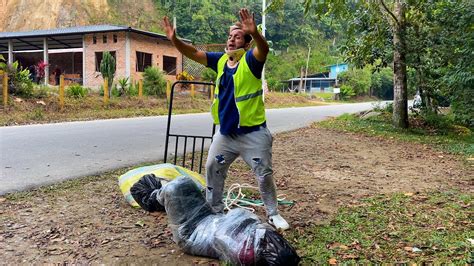 Dejo A Su Hermana En Medio De La Carretera Para Quedarse Con Todos Sus