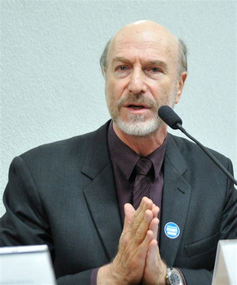 Aos Anos Odilon Wagner Fala Sobre Viver Bissexual