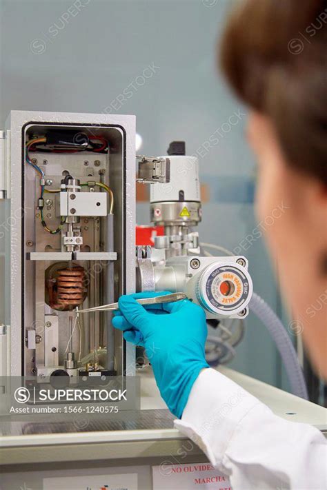 Quenching Dilatometer Equipment To Measure The Expansion And