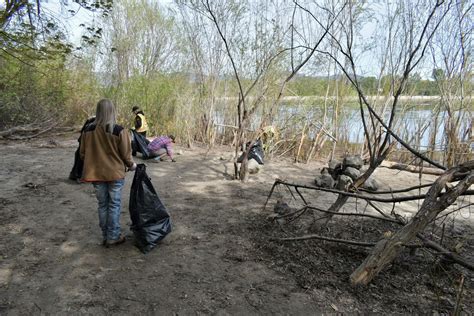 Kamloops Volunteers Cleaning Needles Batteries From Homeless Camps