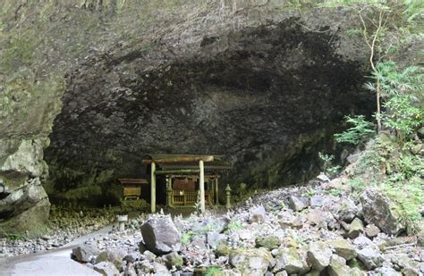 天安河原あまのやすかわら 観る 高千穂町観光協会公式 宮崎県 高千穂の観光宿泊イベント情報