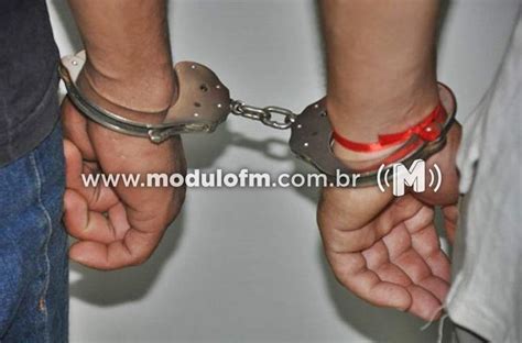 Após denúncias dois homens são presos por tráfico de drogas em Monte Carmelo Módulo FM
