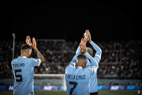 Uruguay le quita el invicto a Brasil Argentina sin sorpresas con Perú