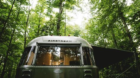 The 2025 Airstream Flying Cloud 30fb Sleeps 9 People Is Very Versatile