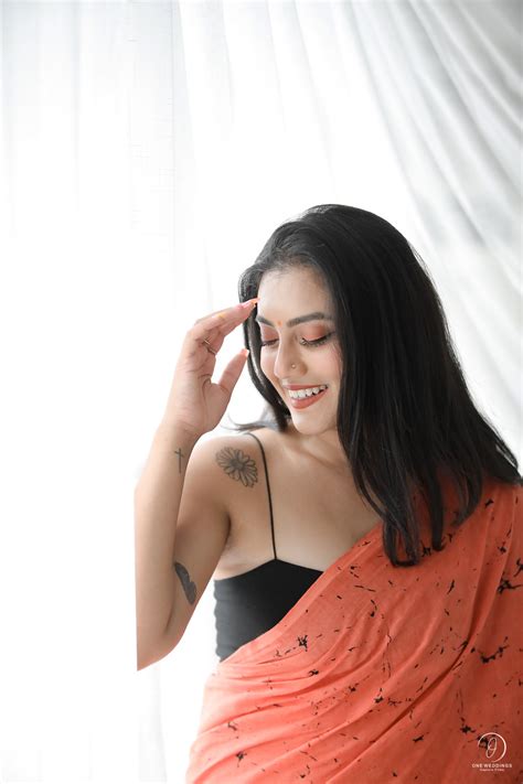 වැහිබිඳු වැටෙනවා නම් සුළඟක් සැලෙනවා නම් මොහොතක් තනිවී විඳිමී ආදරේ එන්න එන්න ලස්සන වෙන ශනුද්