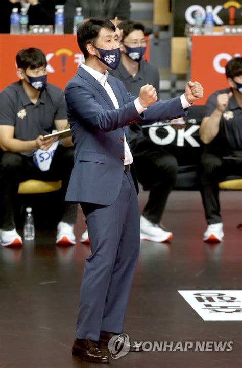 권영민 감독 좋았어 연합뉴스