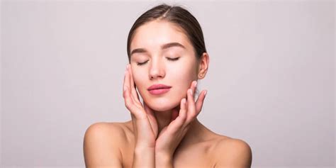 ऐसे करें स्किन को नैचुरली मॉइश्चराइज Moisturize Skin Tips