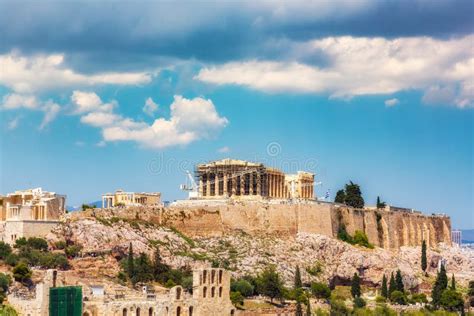 Acr Polis De Atenas Grecia Foto De Archivo Imagen De Nubes Griego