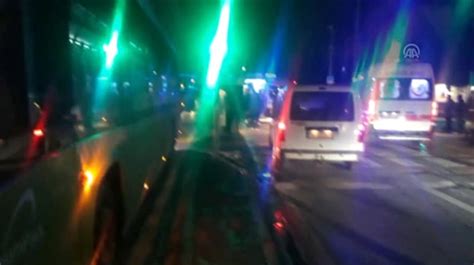 Yaralıya müdahale eden ambulansa halk otobüsü çarptı Son Dakika