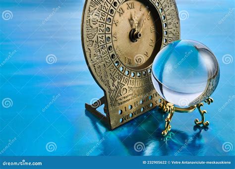 Navidad Y Milagros De Año Nuevo Y Adivinando La Bola Mágica De Cristal