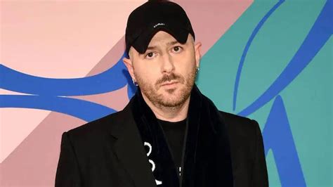 მოდის ქართველი დიზაინერი ბალენსიაგას ტოვებს და გუჩის სახლის სამხატვრო დირექტორად ინიშნება News Ge